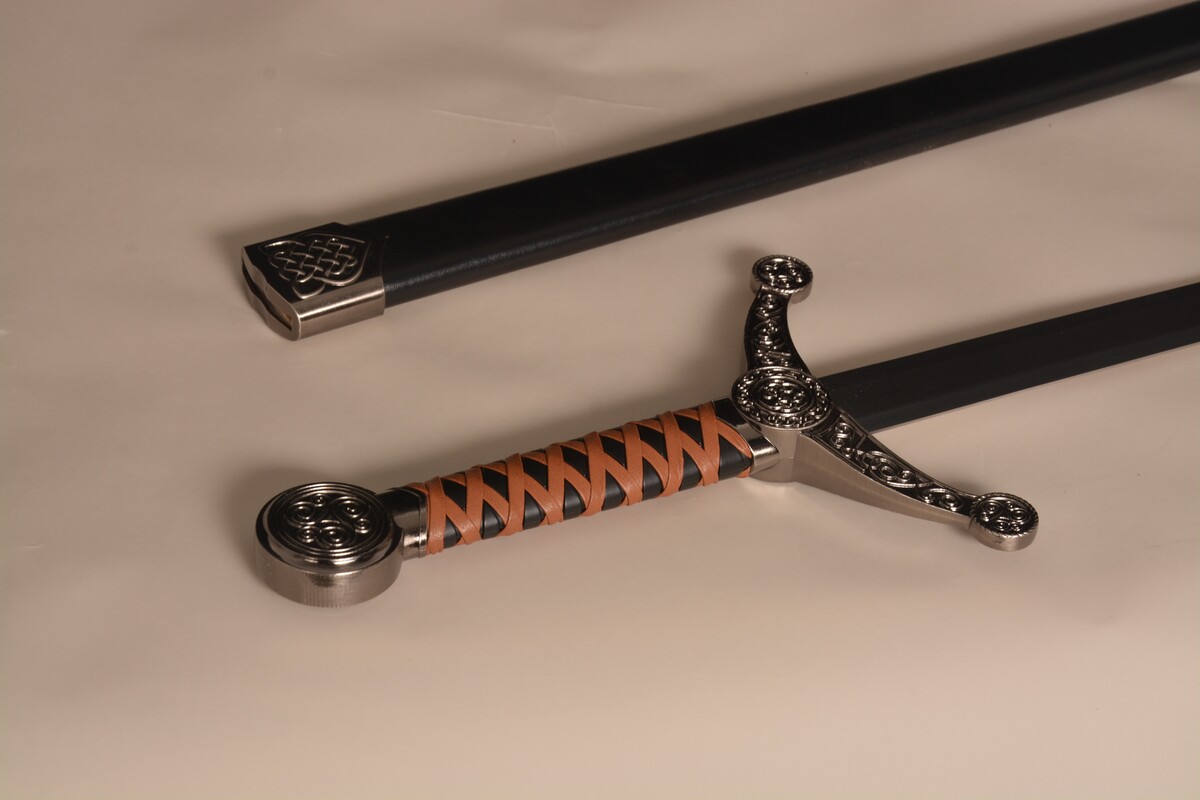 Celtic Knight Replica Broad Sword (High-Quality Handcrafted Collectible ...